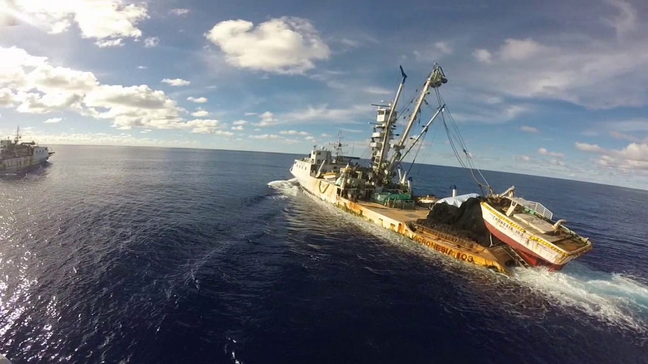 Towing Tuna Boat Micronesia 102 - YouTube