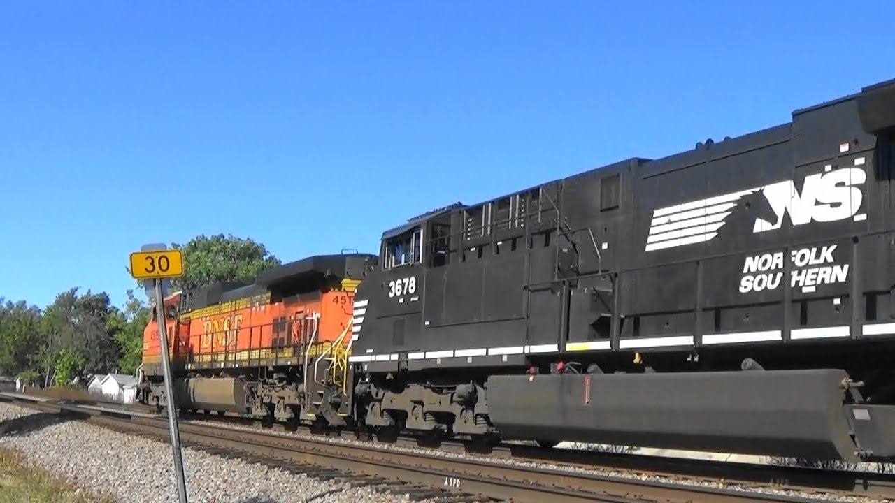 BNSF 4515 West w/ NS Tier 4 Gevo, Galesburg, IL, 10/8/17 - YouTube