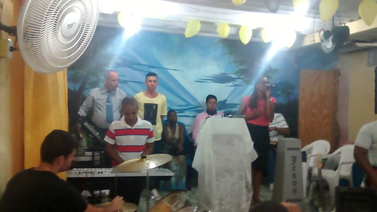 Cantora Jack Santo No Culto Jovem Da Igreja Ass. De Deus Ministério Sul ...