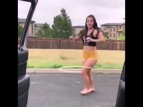 yeni akım arabadan inerek dans etme