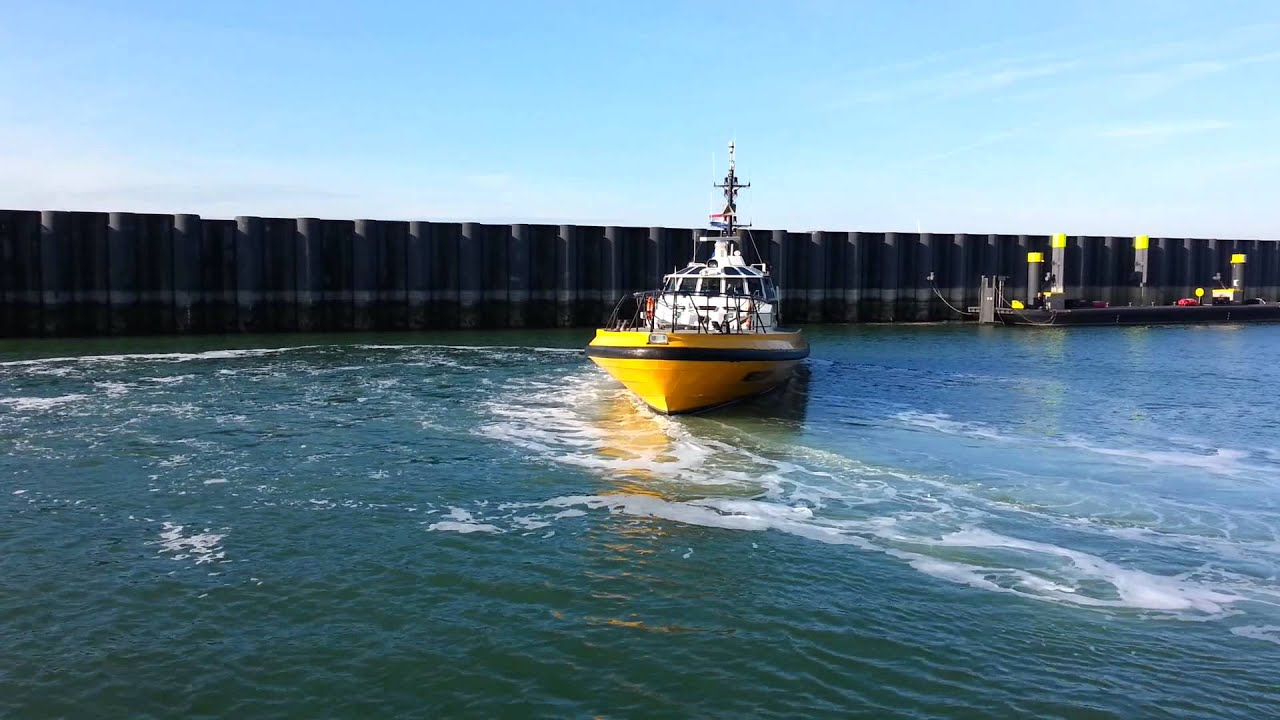 Dutch pilot boat mercury sails away - YouTube