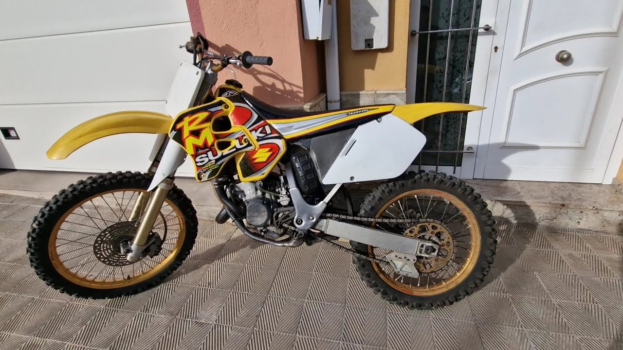 Suzuki RM 125 2T 1998 - YouTube