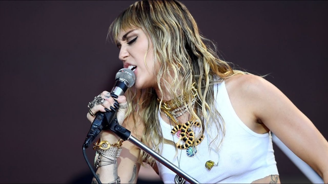 Miley Cyrus - Back to Black Chords - Chordify