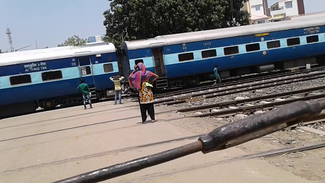 (13429 Malda town Anand Vihar terminal) anand vihar weekly express ...