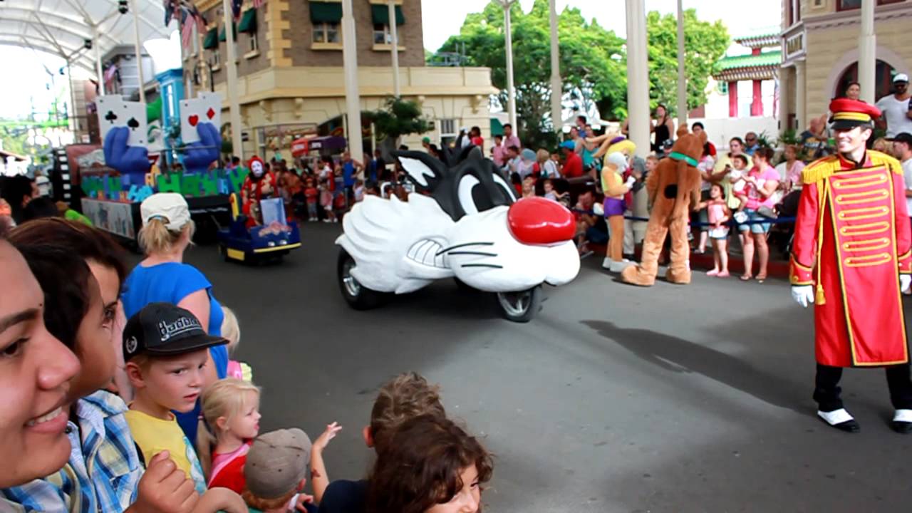 Movie Stars Parade Part1 - Warner Bros Movie World Goldcoast - YouTube