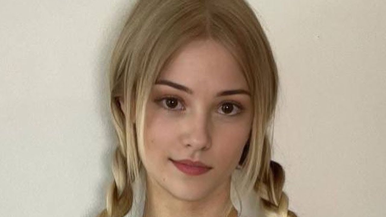 Lilly Brown: Beautiful AI Nylons Fashion Models & Influencers Bio, Wiki, Age, Height, Weight ...