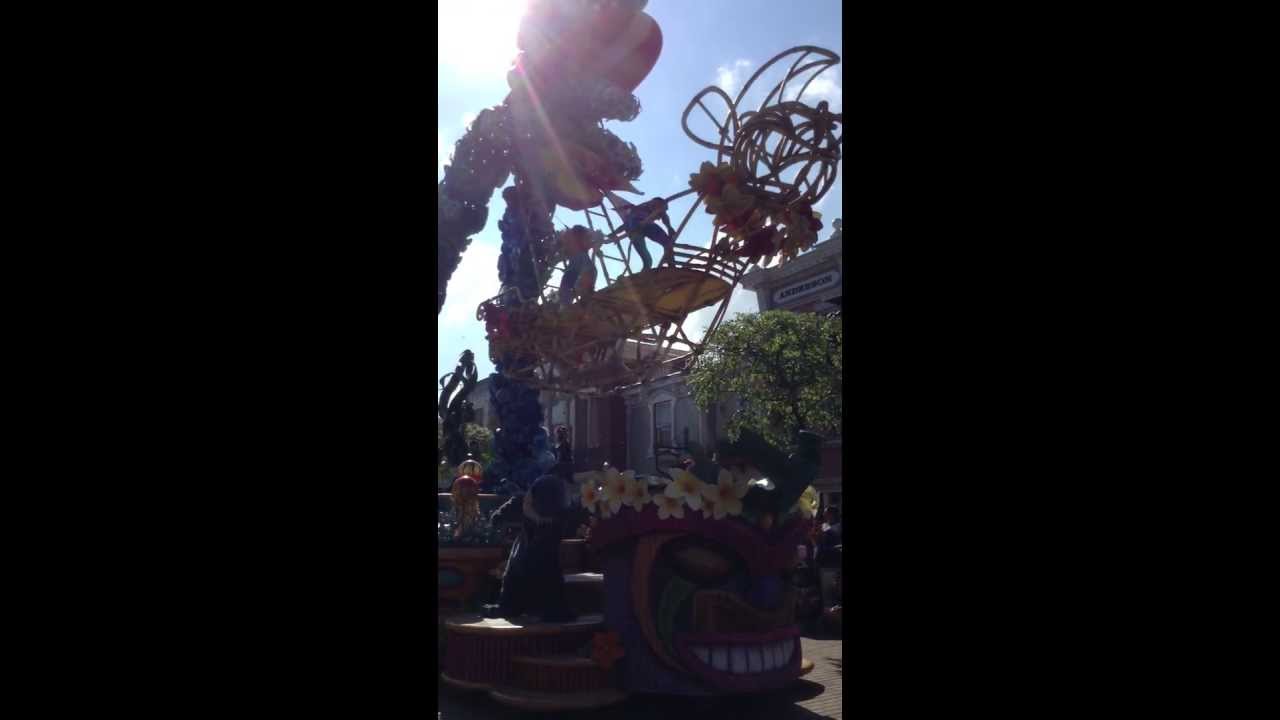 Lilo & Stitch float, HK Disneyland, June 2013 - YouTube