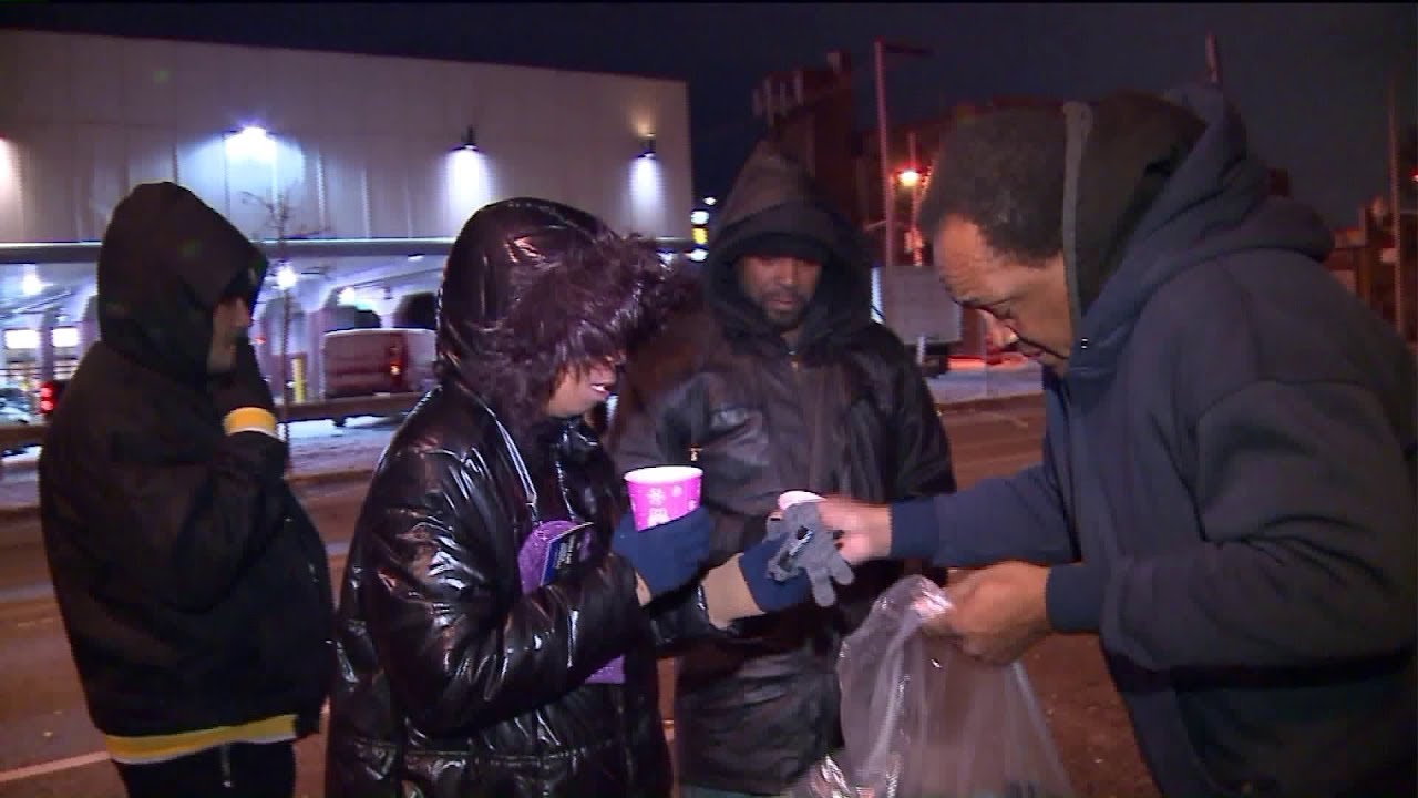 Frigid, record-breaking cold moves into Chicago area - YouTube