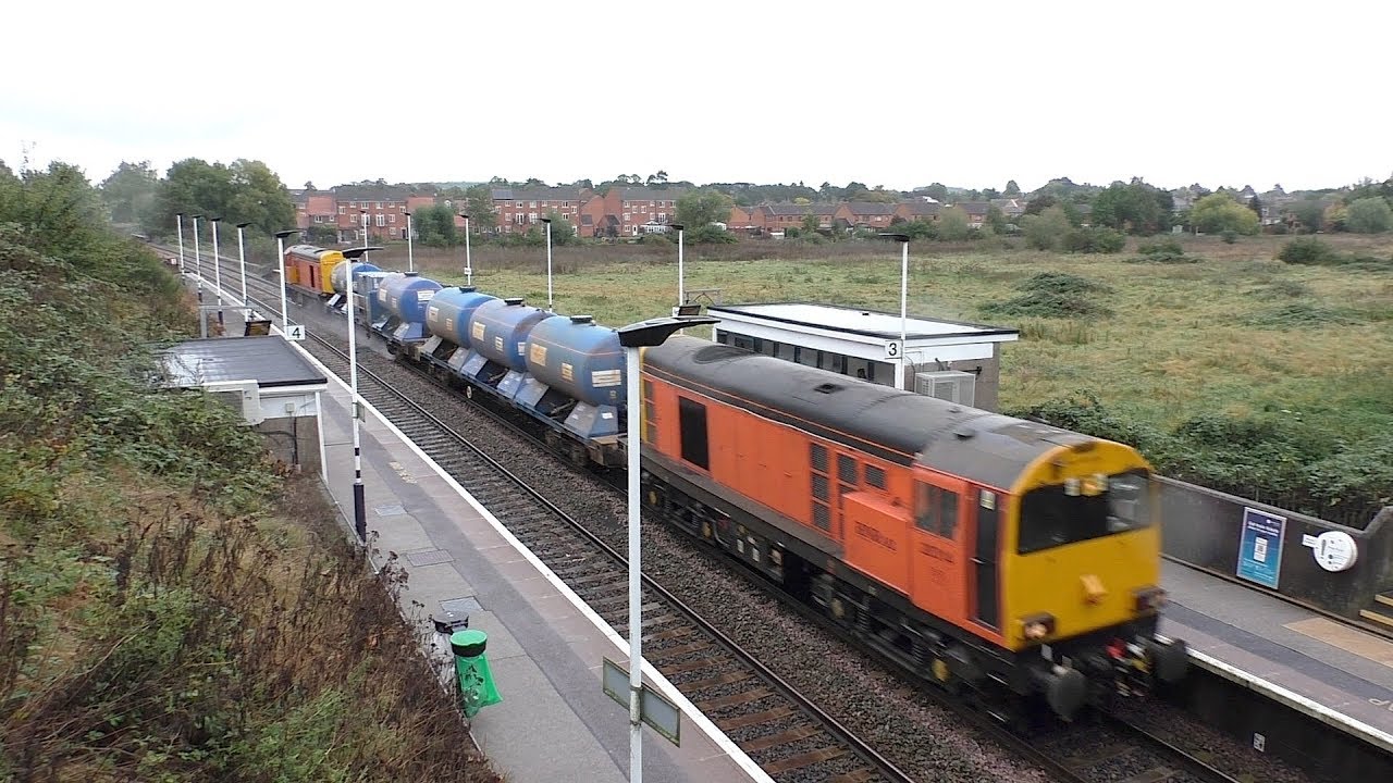 Harry Needle class 20's on the RHTT, plus class 66 and Mk4's. - YouTube