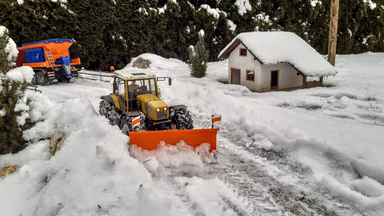 Rigitrac 1:15 RC scale snow removal. Case 621, truck stuck in snow ...