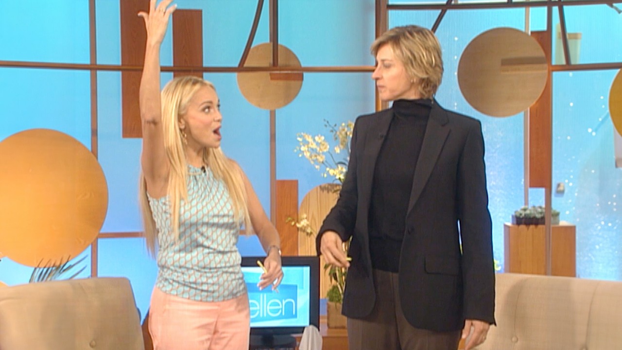 Kristin Chenoweth Tries to Teach Ellen How to Sing - YouTube