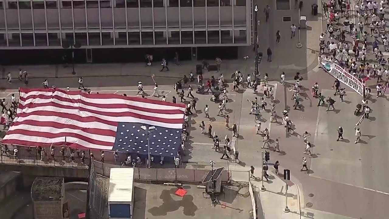 March for immigration reform in Downtown Dallas draws large crowds ...
