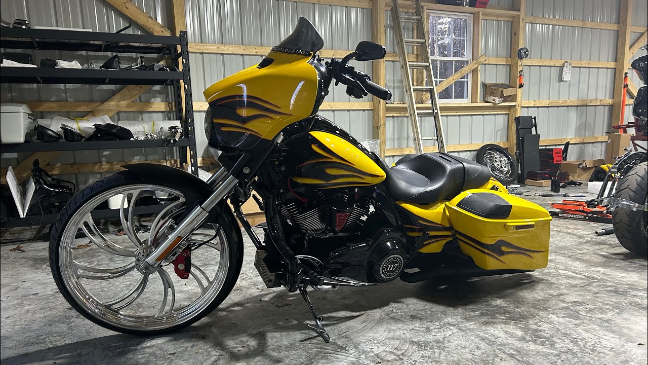 26” CVO BUILD READY FOR PAINT - YouTube