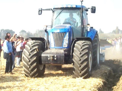 new holland tg 285 da 450 cv alla gara di aratura! - YouTube