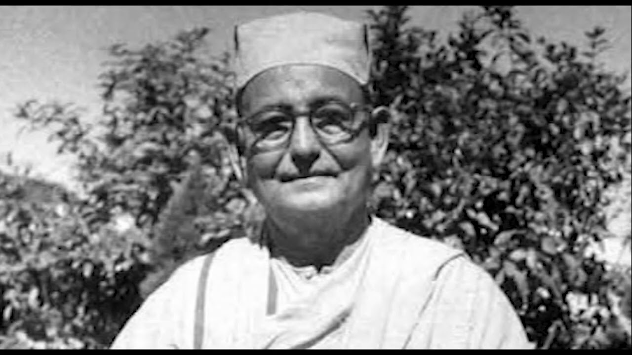 Swami Yatiswarananda talks with monastics at the Hollywood Vedanta ...