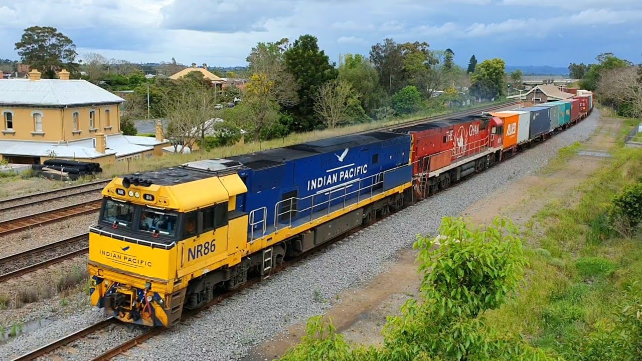Australian Diesel Locomotives. Newcastle NSW. October 2022 - YouTube