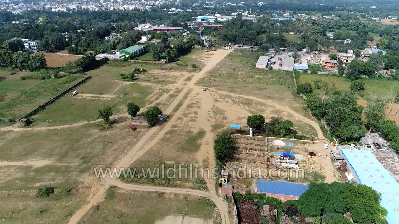 Fatehpur Beri - Bhati village barren lands and farm houses near Radha ...