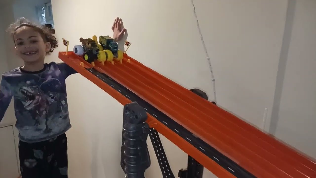 SPIN MASTER MONSTER JAM: Easter 12 MonsterTruck Race! # ...