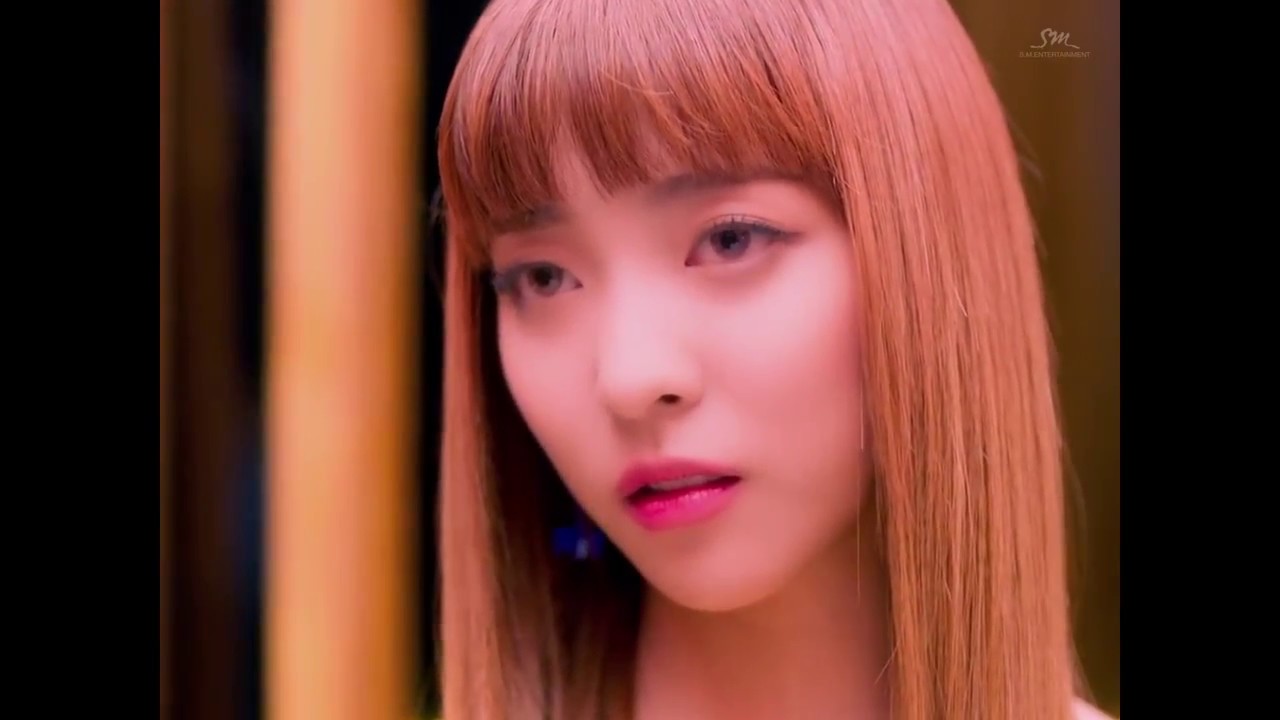 Luna - "Free Somebody" MV but every time it switches between live and ...