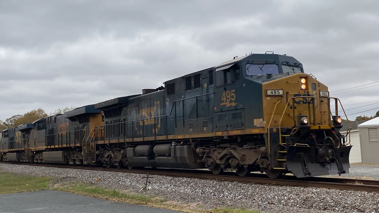 CSX AC44CW 495 leads a fast M583!! 10-31-2023 - YouTube