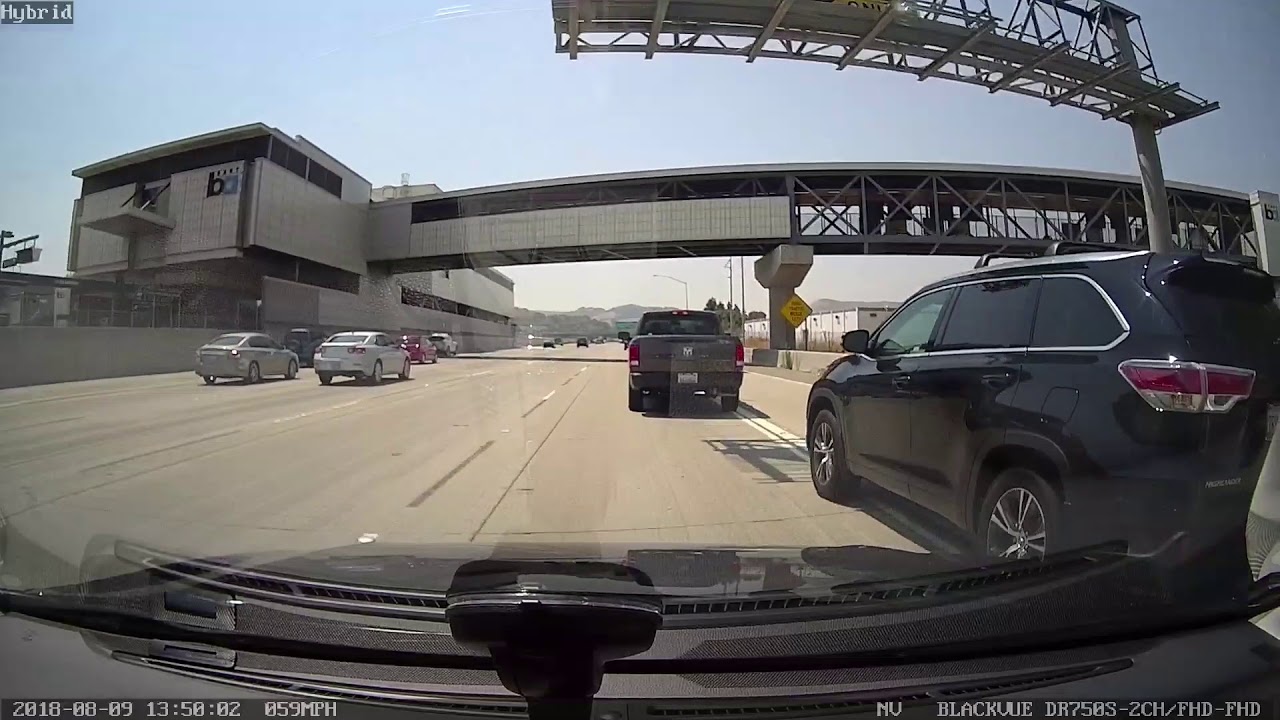 Driver ouble solid line violation - YouTube