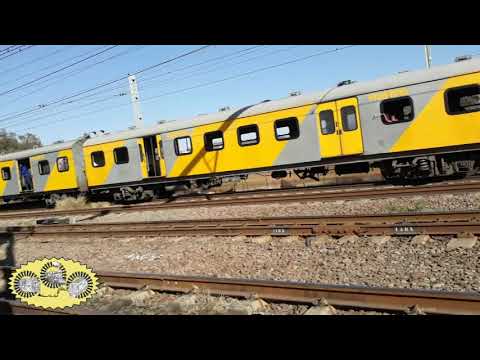 MetroRail, Electrical Multiple Unit (EMU) Class 5M2A - YouTube