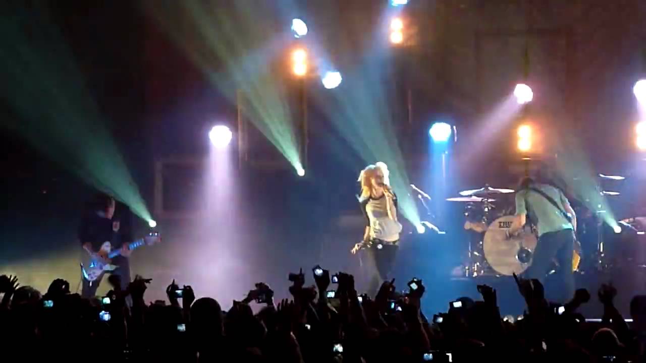 Paramore - Ignorance - Pomona 09/29/09 Live HD - YouTube