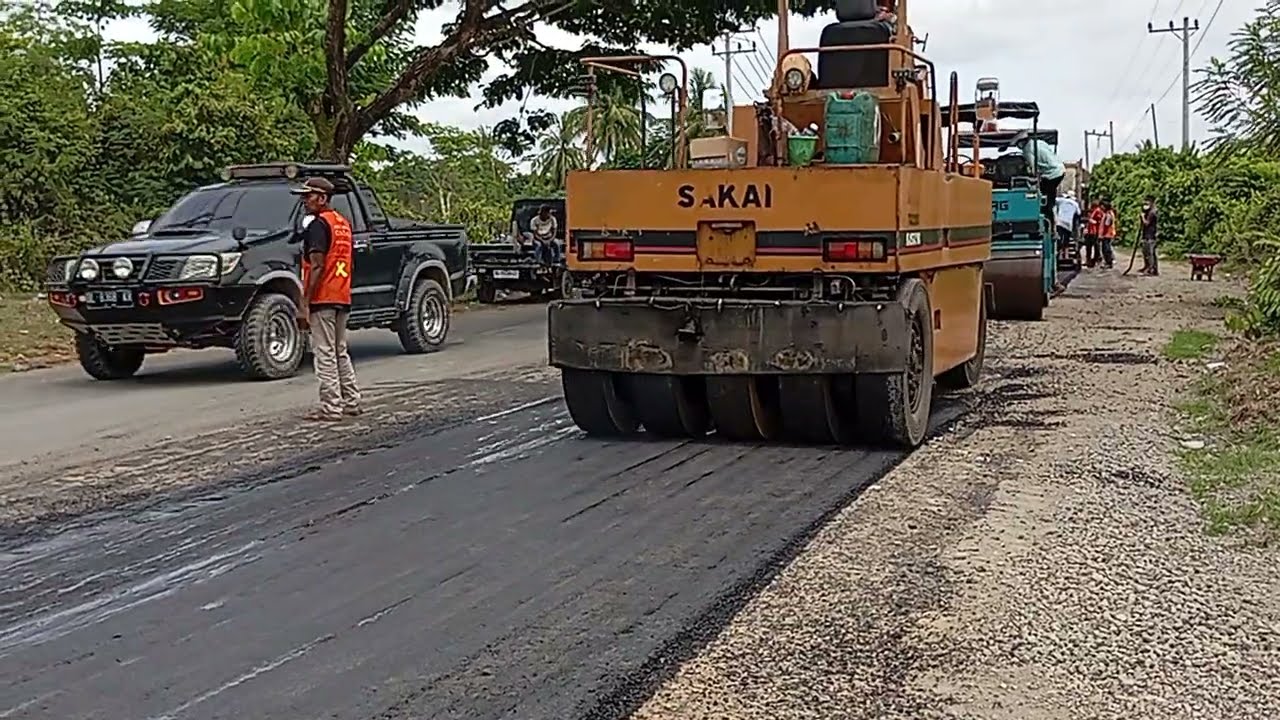 ASPHALT PAVING ROAD CONSTRUCTION WITH PAVER FINISHER TANDEM ROLLER SELF ...