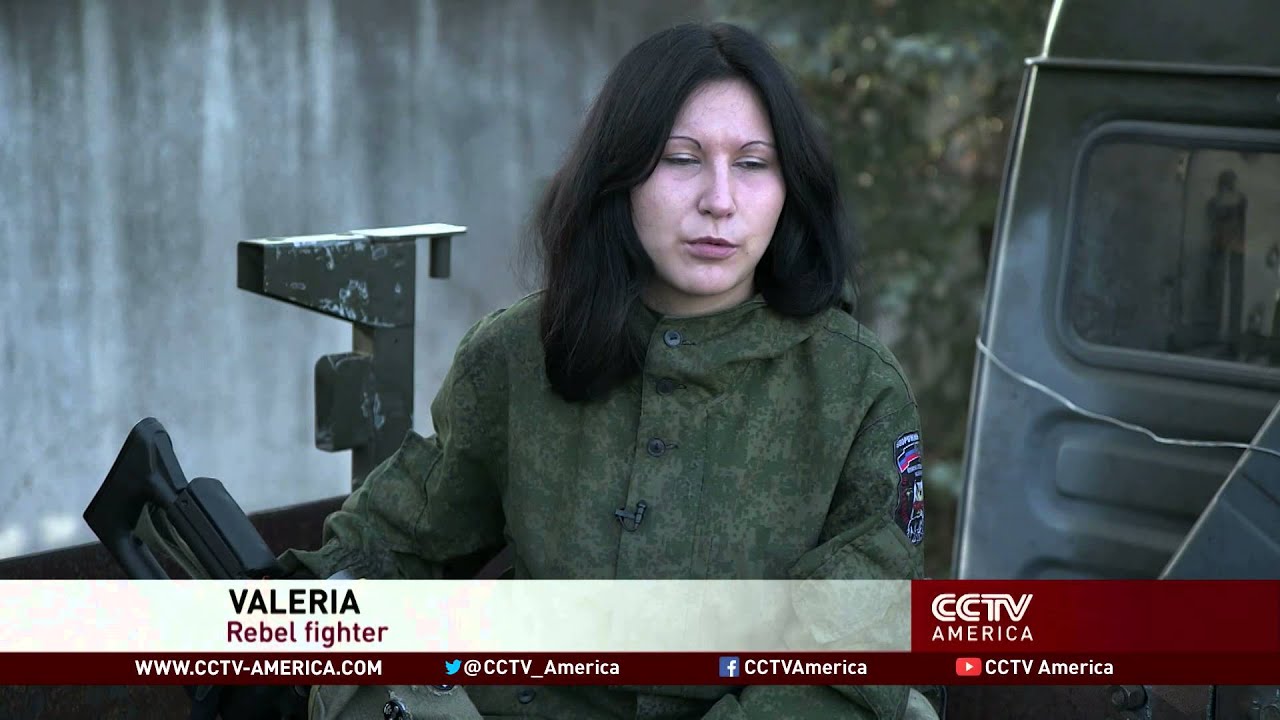 Female fighters join battles in eastern Ukraine - YouTube