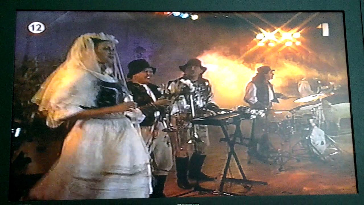 Senzi Senzus Slovenský Grob 1997 01 Keď rozkvitne biela ruža - YouTube