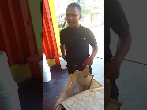 Lepas seragam demi cicilan
