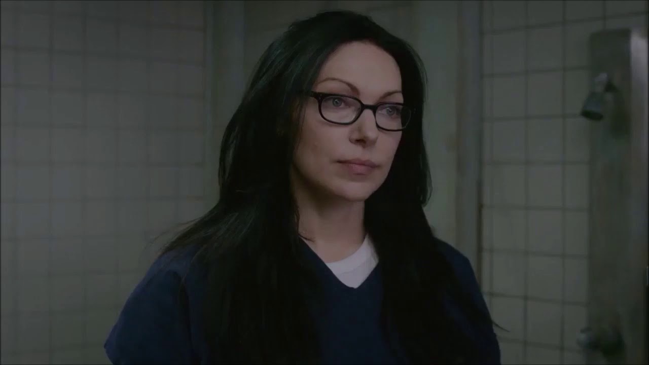 Alex & McCullough make out in the bathroom - YouTube