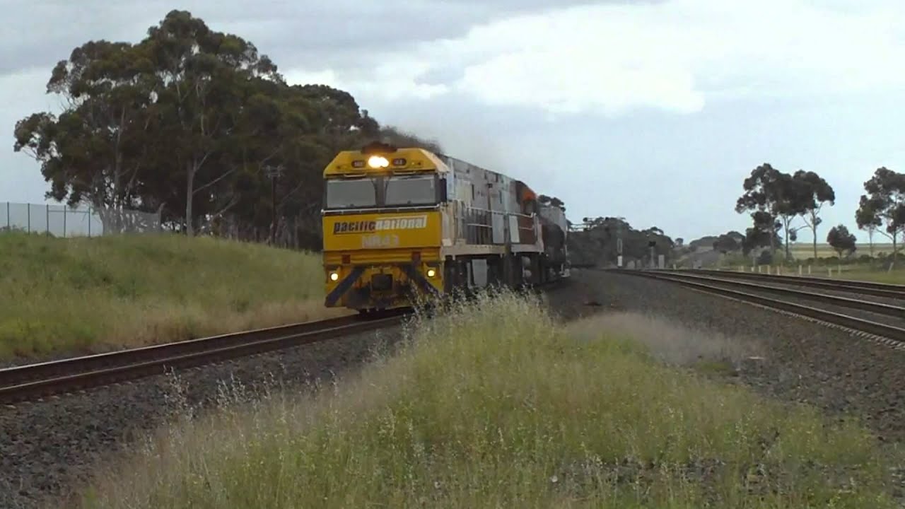 Australian Trains - Pacific National goods train at Little River - YouTube