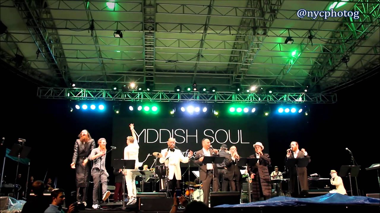 Jewish Music Wows Thousands at Central Park Concert - YouTube