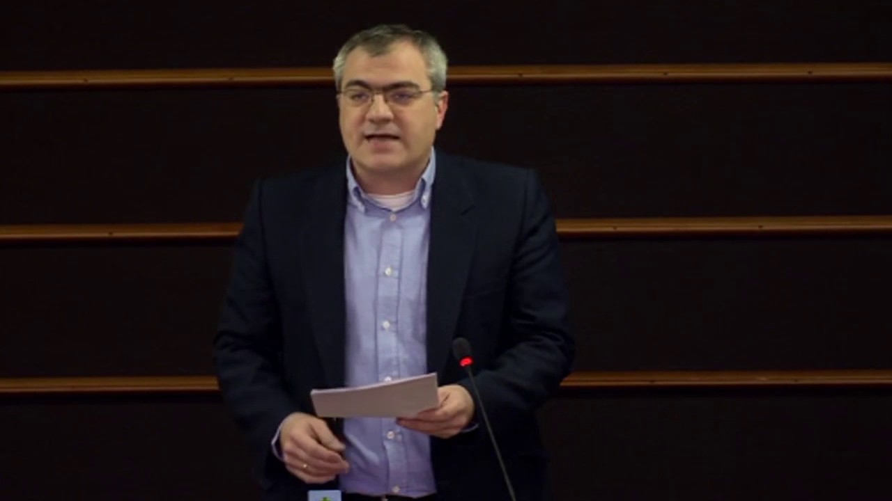 Ο Κ. ΠΑΠΑΔΑΚΗΣ ΓΙΑ ΤΗ ΛΕΥΚΗ ΒΙΒΛΟ ΤΗΣ Ε.Ε. - YouTube