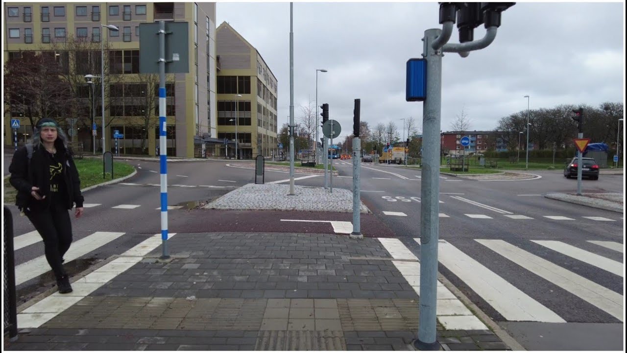 Walking from Baron Rogers Gata to Katjas Gata after rain | Gothenburg ...