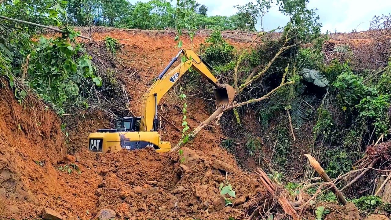 Unique Way Excavators Reshape Plantations at The Foot of The Hill - YouTube