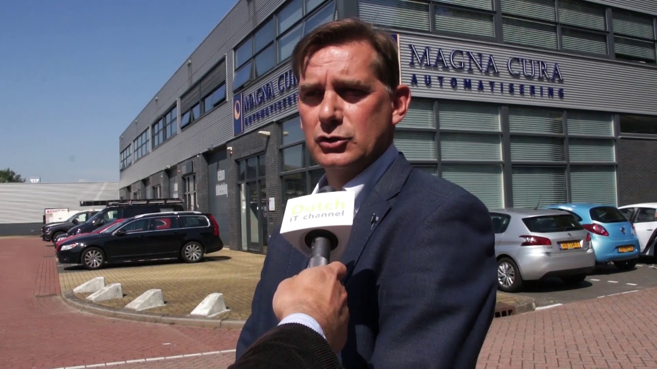 NETGEAR Insight case Magna Cura - YouTube