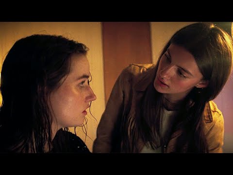 Amy and Hope Lesbian kissing scene | Hot kissing scenes | Booksmart explanation