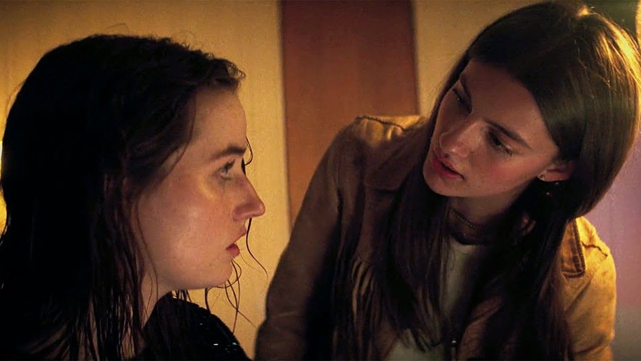 Amy and Hope Lesbian kissing scene | Hot kissing scenes | Booksmart explanation - YouTube