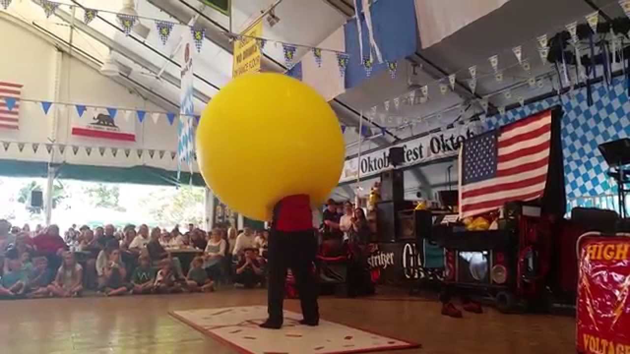 The balloon Guy-Crazy Performance - YouTube