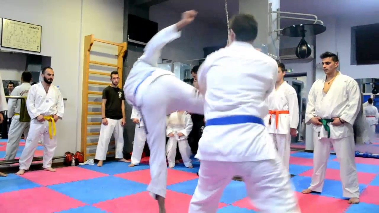 Πρότυπος Σχολή ΚΑΡΑΤΕ στην Έδεσσα Γιώργος Παπασυμεών (προπόνηση) - YouTube
