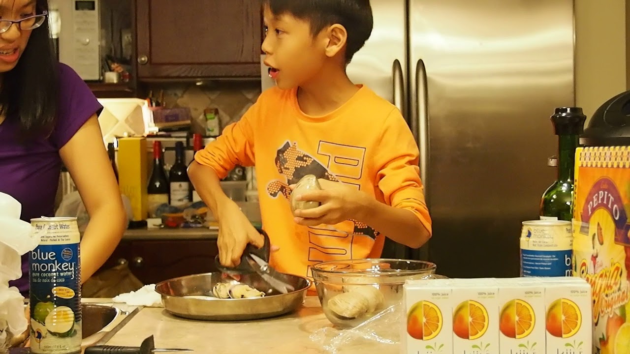 How to open a Clam in a easy way - Part 1 - YouTube