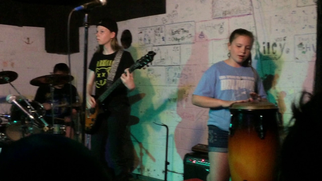 Mia lead singer at Mako music camp July 2017 - YouTube