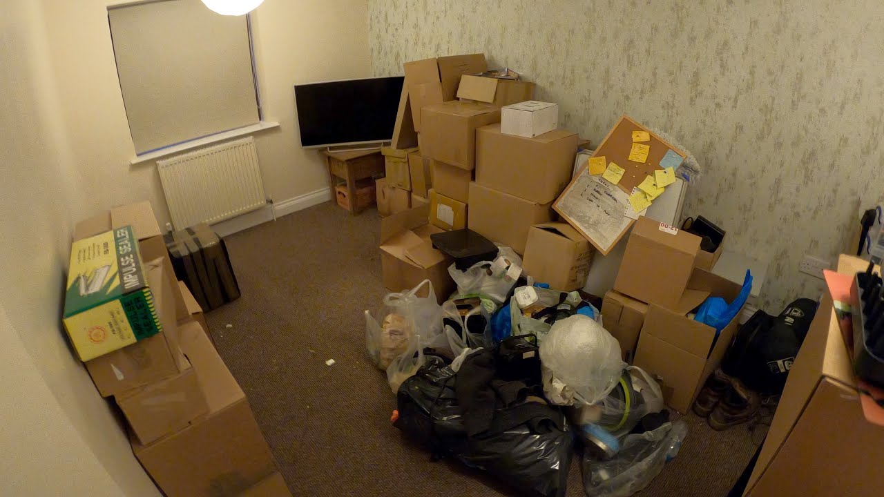 The flat move is complete: first moments of moving in and sleeping ...