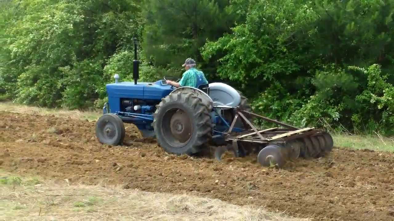 Discing with a Ford 3000 Tractor - YouTube