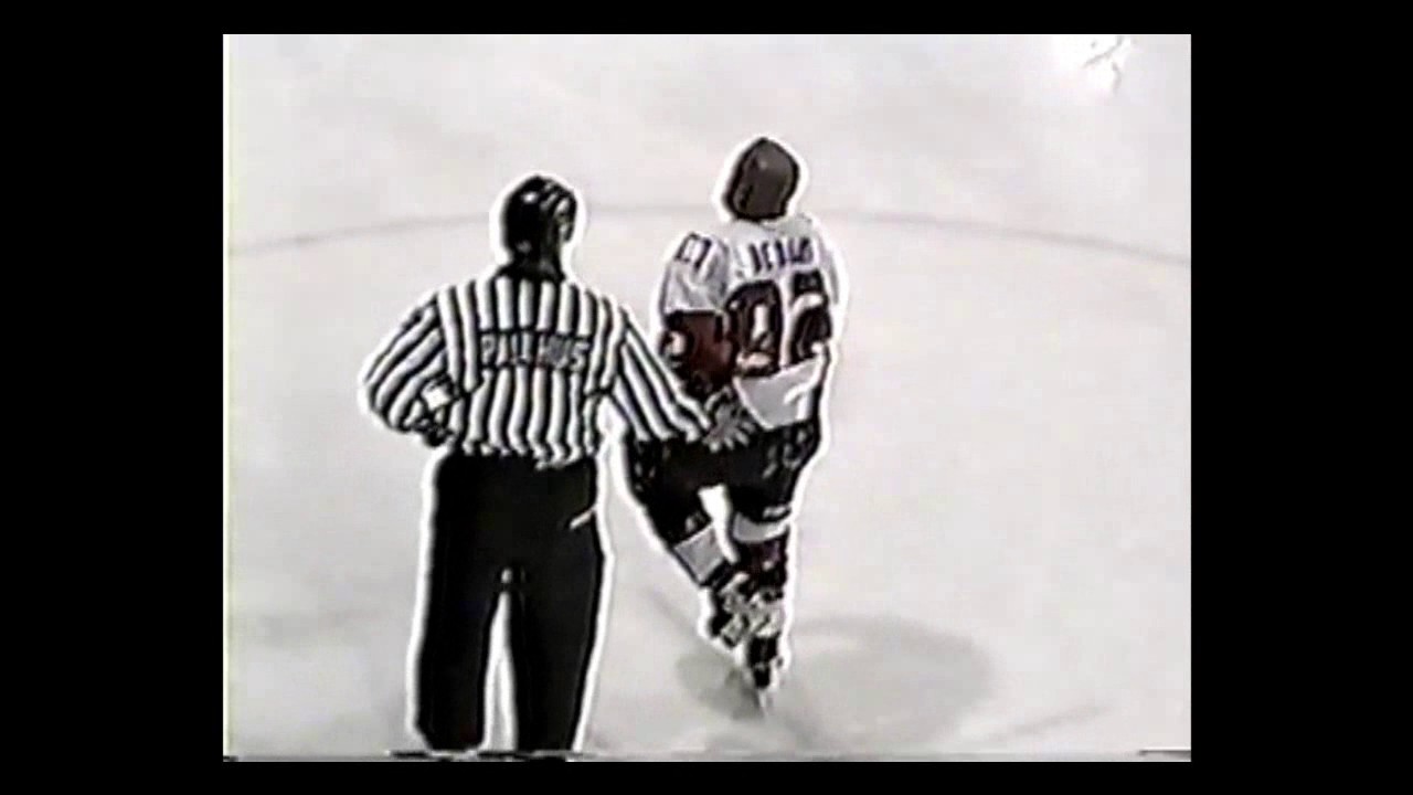 Louis Bédard vs Marc Fréchette LHSPQ 16 01 03 - YouTube