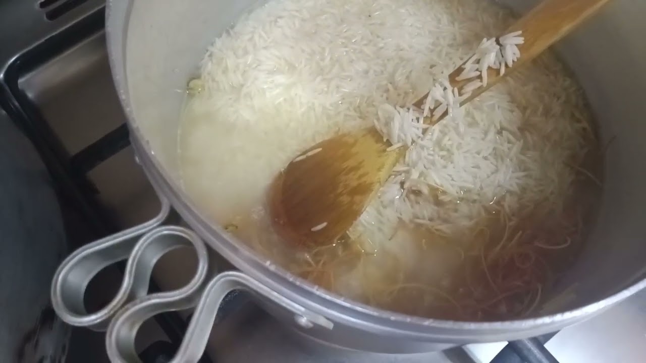 WHITE RICE WITH SHARIYA #buhay OFW #middle Eastlife - YouTube