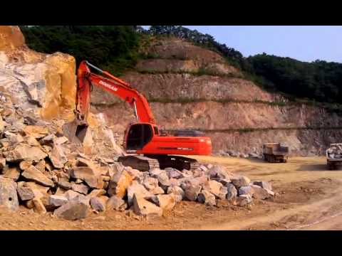 Doosan DX350 - YouTube
