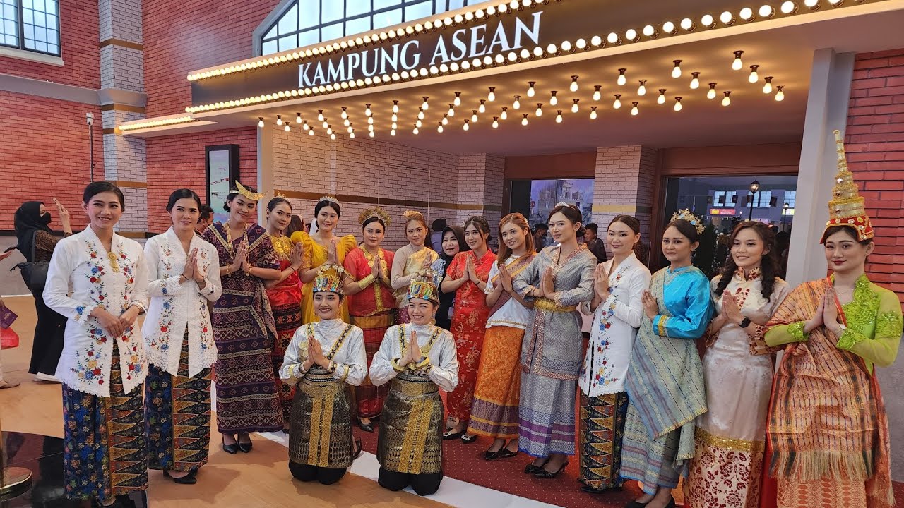 ASEAN Fest 2023 - Cultural Parade - YouTube